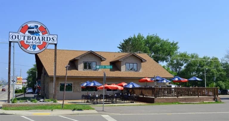 Gallery – Outboards Bar & Grill