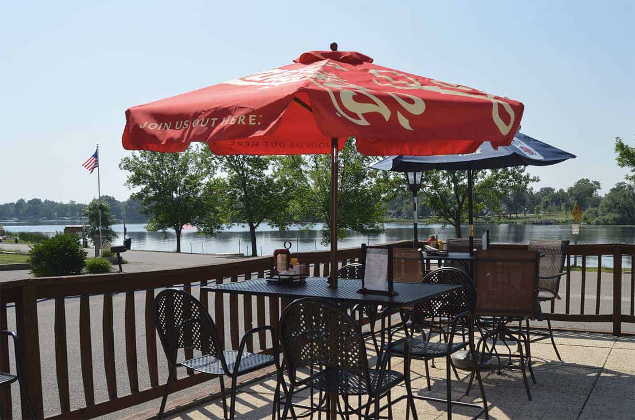 Gallery – Outboards Bar & Grill